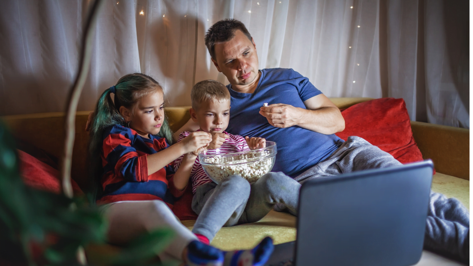 10 Indoor Activities to Do with Your Kids ️ Worldwide Creativity